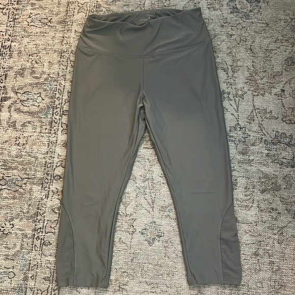 VOGO Athletica | Pants & Jumpsuits | Vogo Capri Leggings | Poshmark